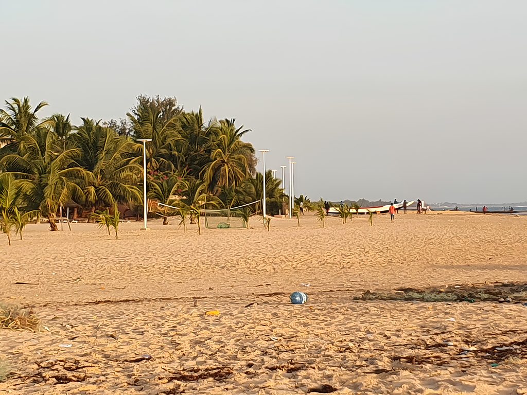Éclairage solaire à Saly, place forte du tourisme sénégalais - Sunna Design