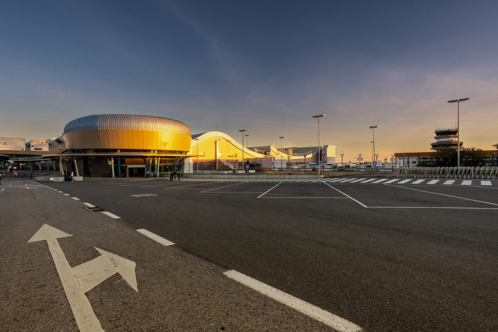 L’éclairage solaire éco-responsable de l’aéroport de Faro - Sunna Design