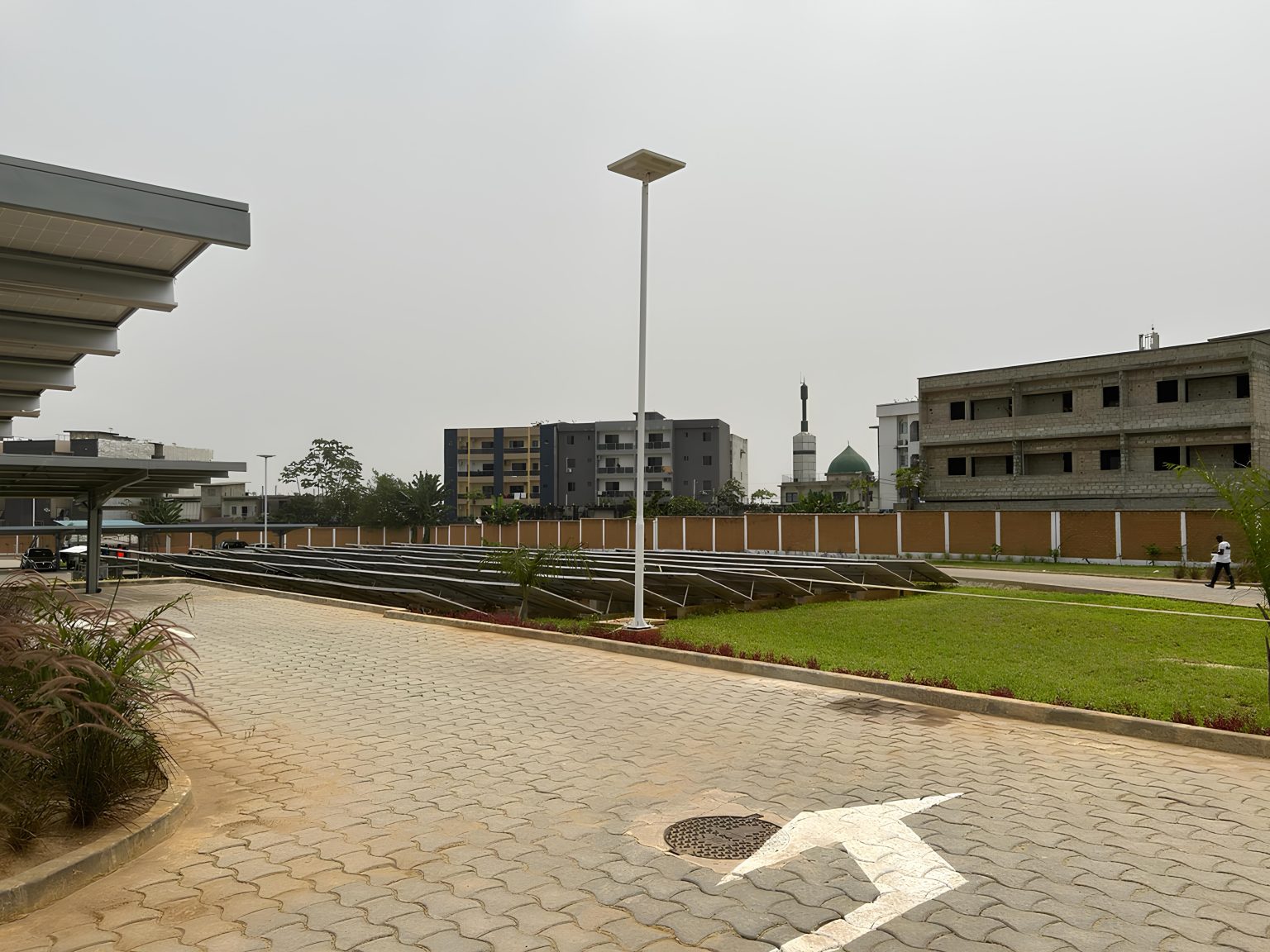 Solar lighting for an industrial site in Abidjan - Sunna Design