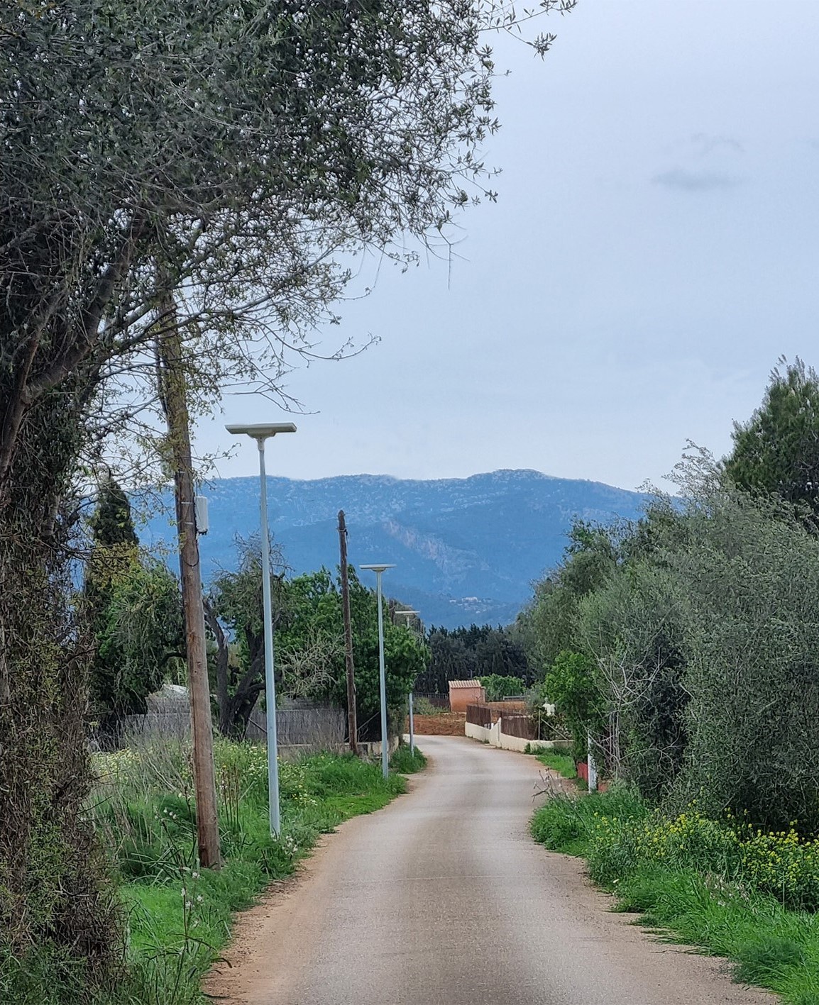 Éclairage solaire temps record pour une route isolée de Majorque ...