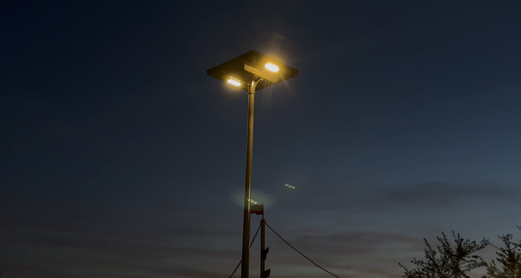Éclairage solaire innovant au parc Jean Calogero à Aci Castello - Sunna ...